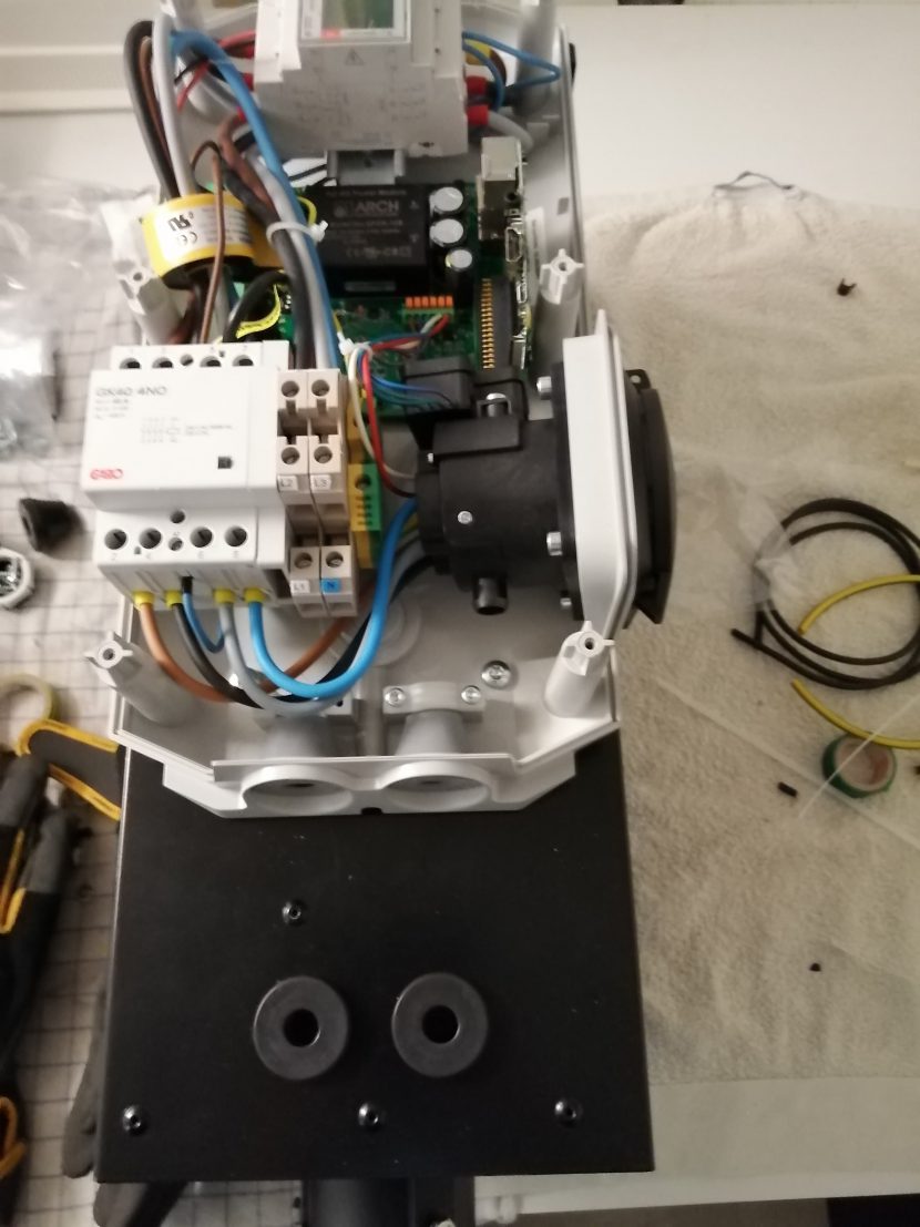 Charging Station for Electric Vehicle – Forgio